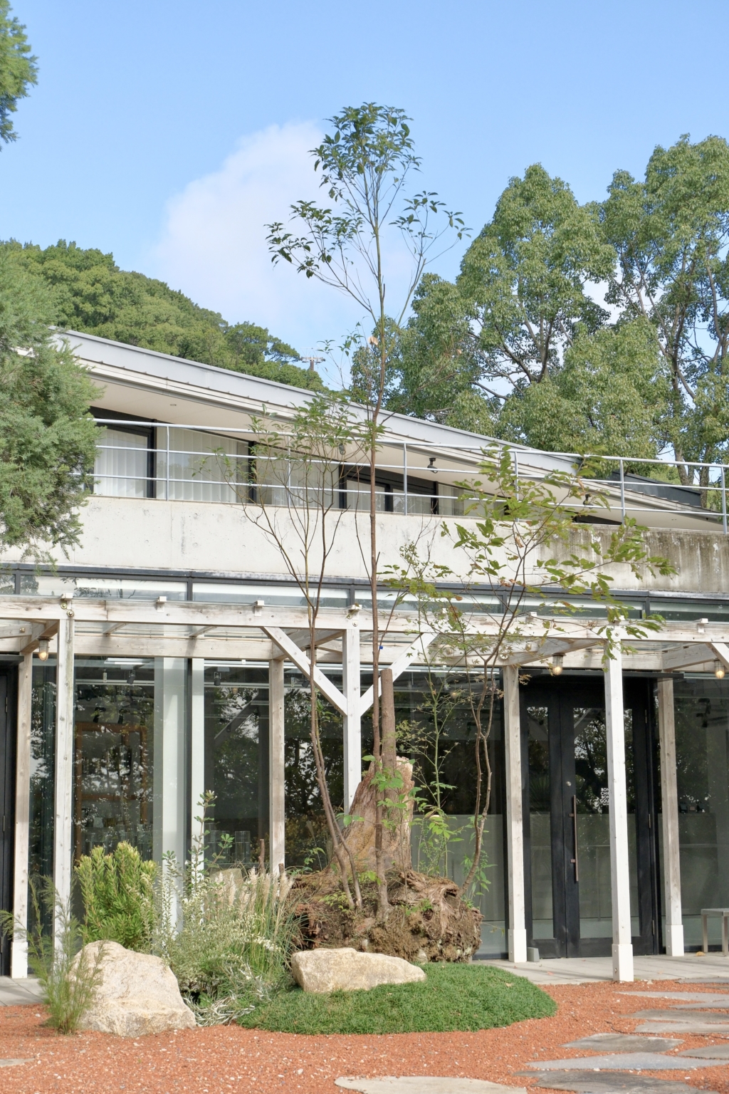 WORKS 神戸北野のフロントヤード “ハレノニワ”- the ROOTs design studio