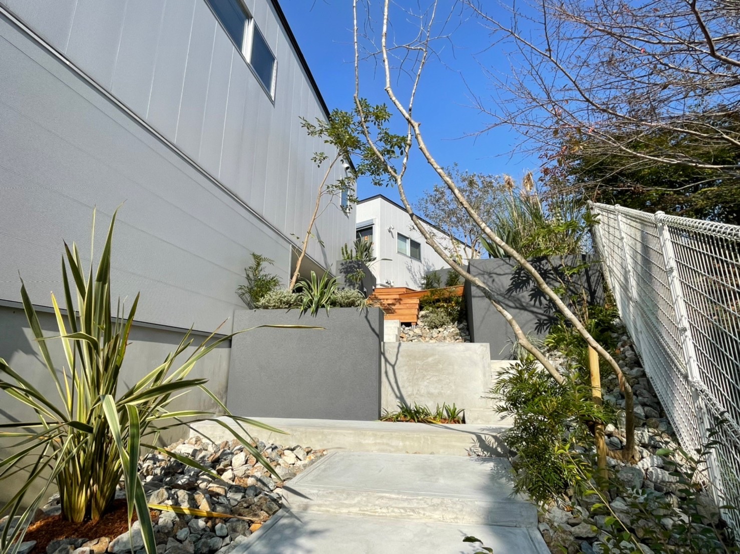 the ROOTs design studio - the ROOTsは大阪北摂を拠点に活動するガーデンデザイナーが運営するデザインオフィスです。